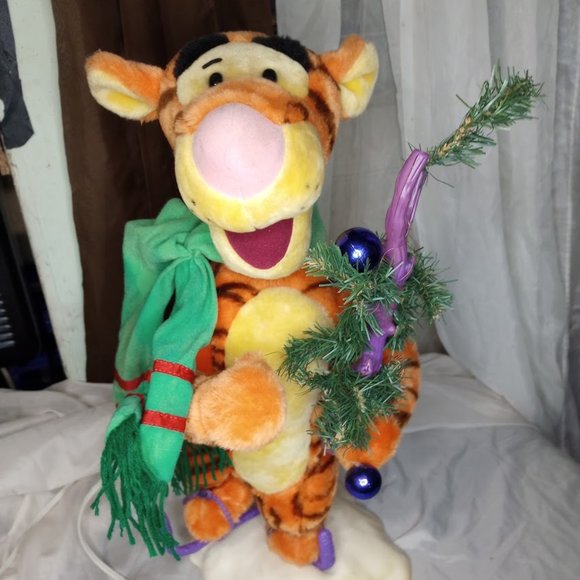 Holiday | Disney Animatronic Christmas Tigger With Tree 1996 Animated ...